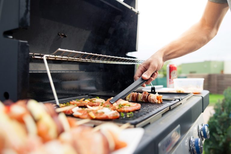 10 Summer Essentials: The Ultimate BBQ Checklist - Hunter and Bligh
